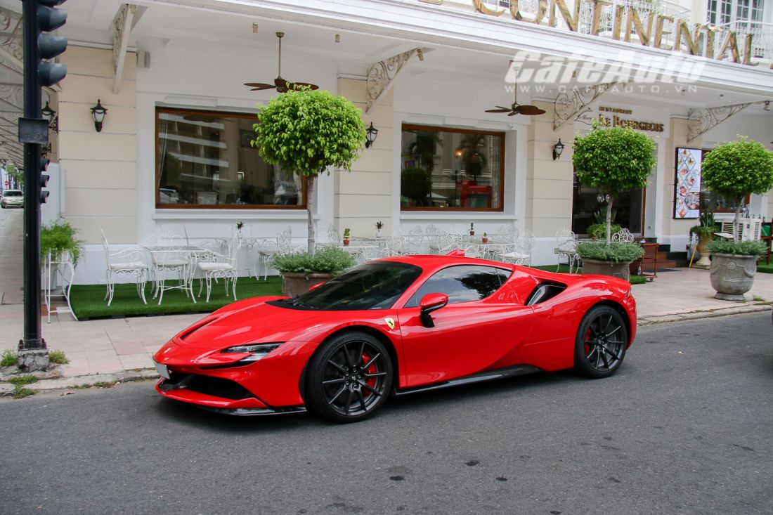 Ferrari SF90 làm mờ ranh giới giữa siêu xe và hypercar