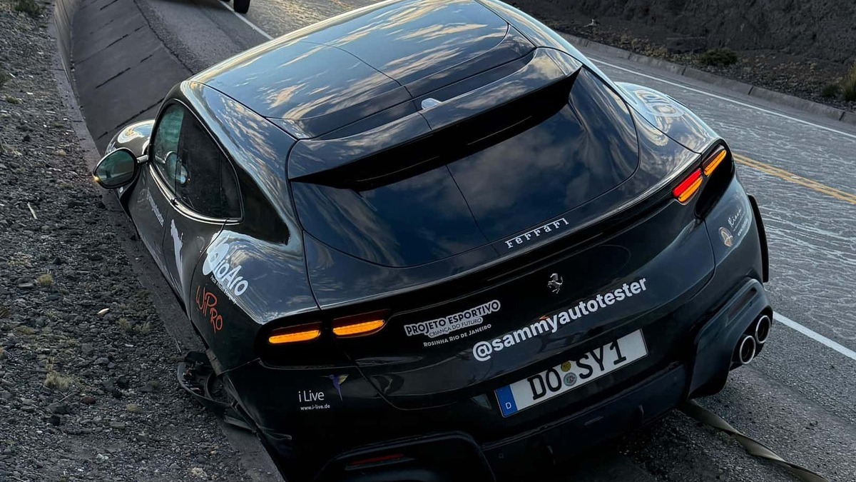 Bản độ độc lạ của siêu xe Ferrari Purosangue gặp nạn tại châu Mỹ