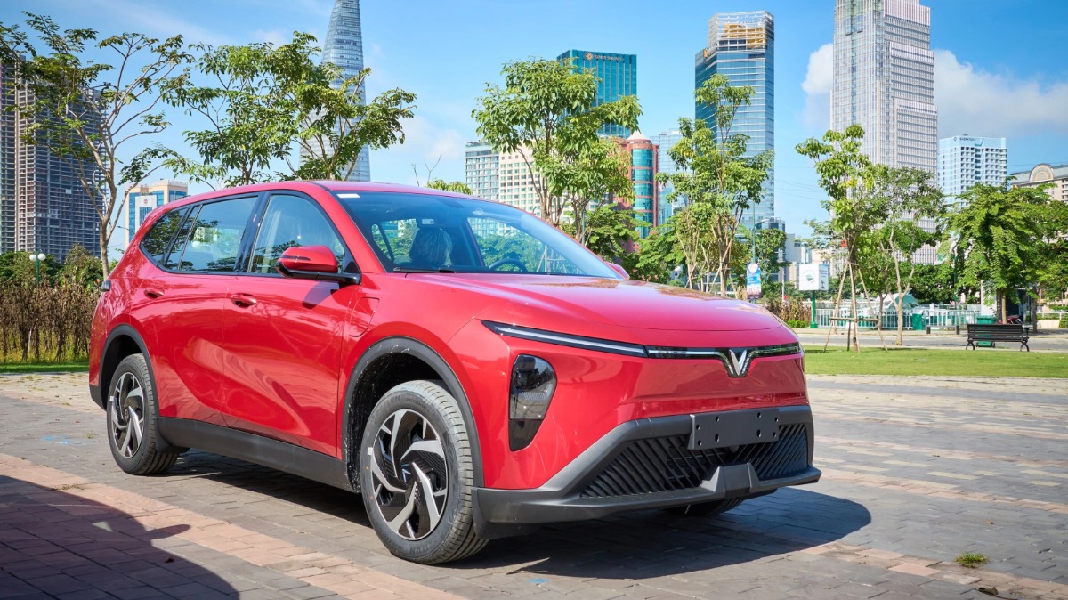 Top 10 xe bán nhiều nhất tháng 11/2025: VinFast Limo Green áp đảo ...