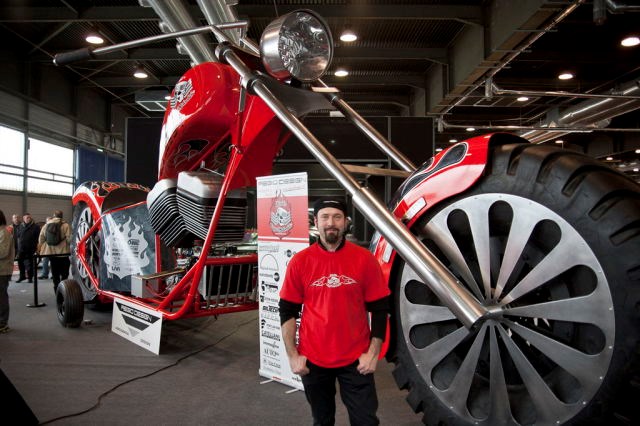 Lác mắt với xe Chopper lớn nhất thế giới