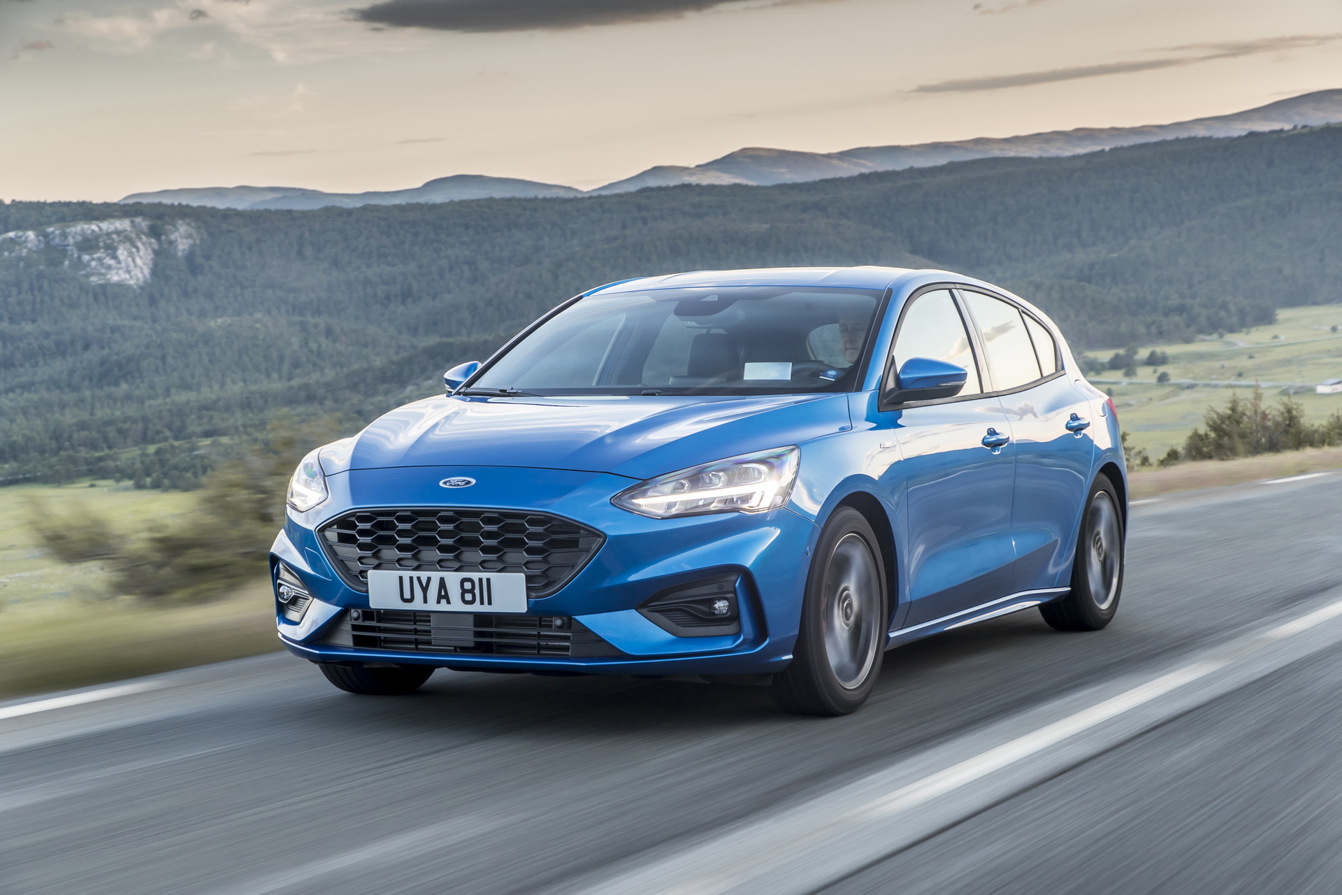 Khám phá công nghệ chiếu sáng thông minh trên Ford Focus