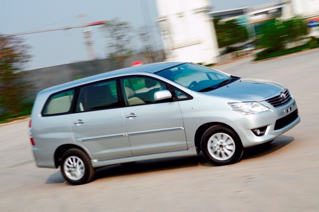 Toyota Việt Nam thu hồi hàng trăm xe Innova vì lỗi cửa sau