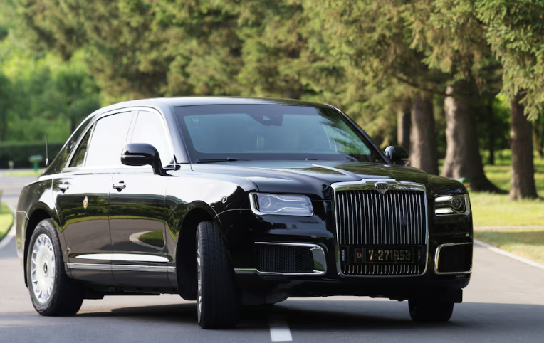 Chiêm ngưỡng xe sang limousine Aurus Tổng thống Nga Putin tặng Chủ tịch Triều Tiên Kim Jong-un
