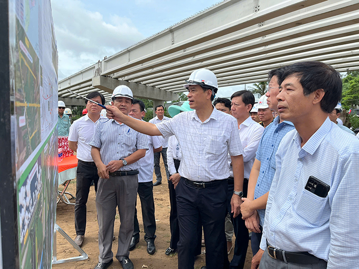 Kiểm tra tiến độ cao tốc Cao Lãnh - An Hữu, Bộ Xây dựng chỉ đạo gì?