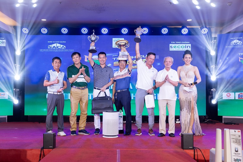 240 golfer tham gia thi đấu giải golf SACA tranh cup Secoin - CafeLand.Vn