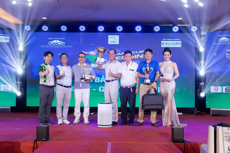 240 golfer tham gia thi đấu giải golf SACA tranh cup Secoin - CafeLand.Vn